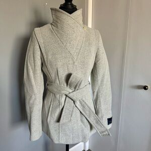 Aritzia | Jackets & Coats | Sz Xs Aritzia Babaton The Connor Short ...